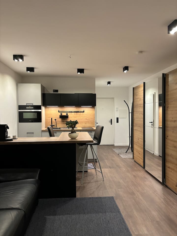 Bright & Modern Studio | Top Location | Great View - Unterföhring