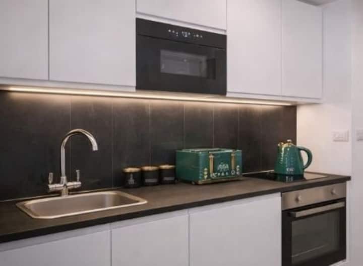 Soho Central 1- Studio In The Heart Of The Action - Central London