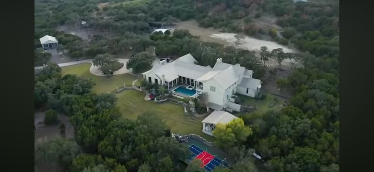 San Antonio Estate Please contact before reserving - Houses for Rent in ...