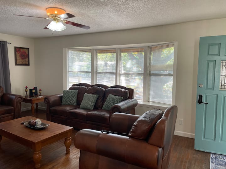 Cozy Home Away From Home - Mission del Lago - San Antonio