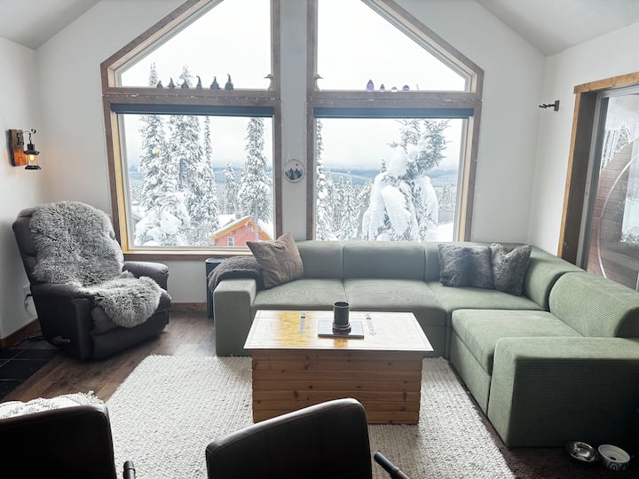 Ski-in-ski-out Cabin & Private Sauna Sleeps 12 - Big White Ski Resort, BC