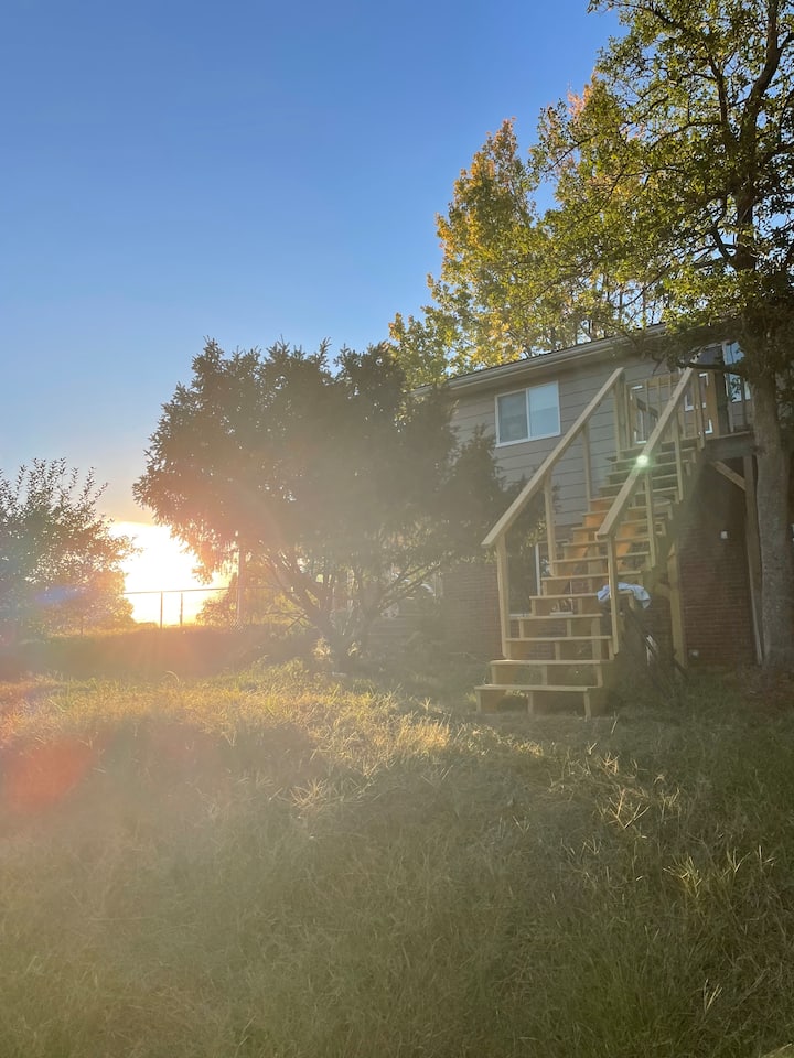 Family Friendly Two Bedroom Home (Hot Tub!) - Athens, OH
