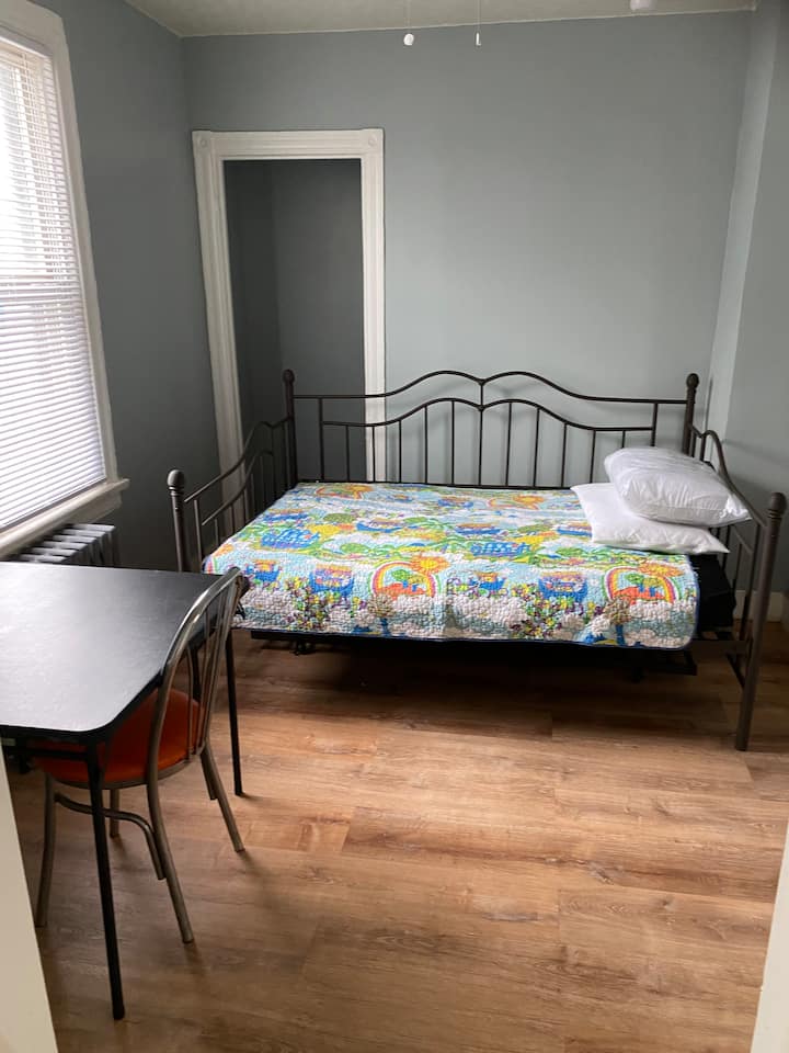 3 Min Walk To Manhattan Bus - Paterson, NJ