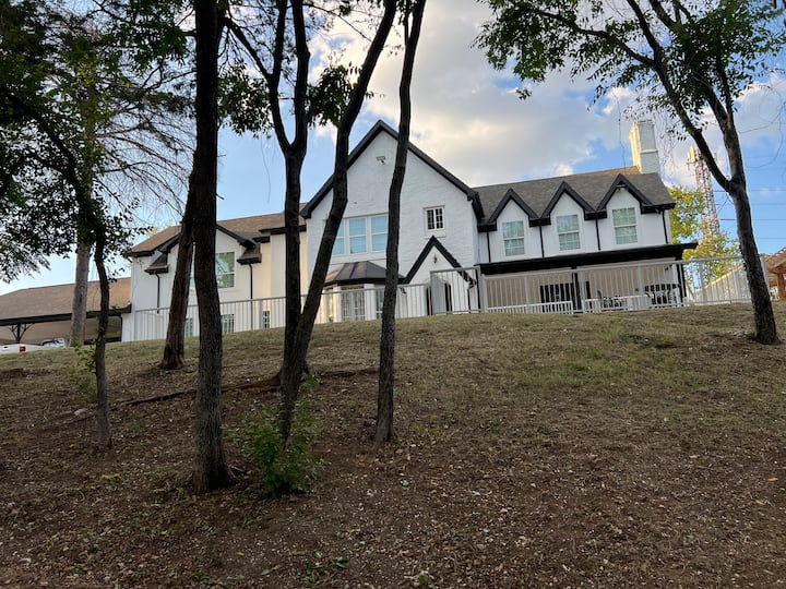 Hilltop Retreat - Lancaster, TX