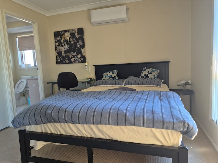 Master Bedroom At Lovely Sinnamon Park - Brisbane