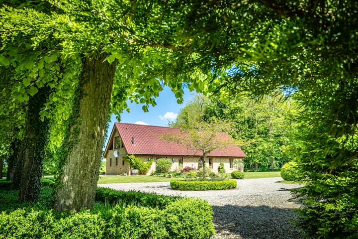 Modernes Landhaus Mit Kaminofen & Sauna Auf 7000qm - Albersdorf