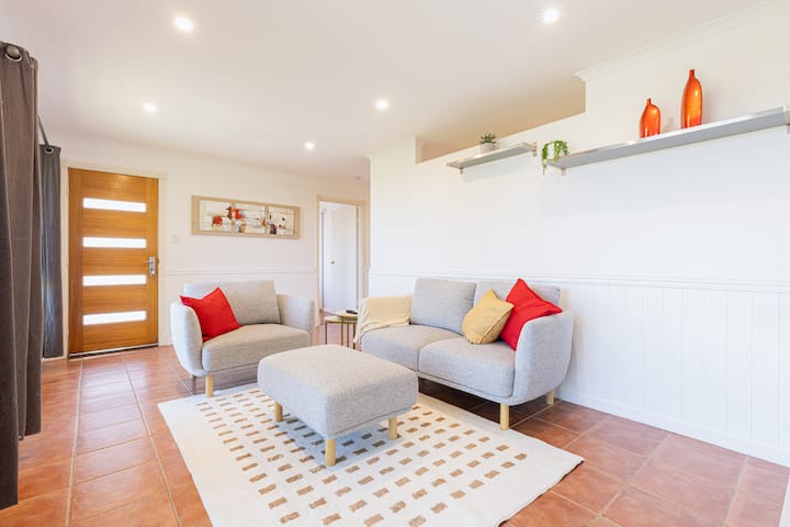 Comfortable Private
Apartment With Fantastic View - Samford