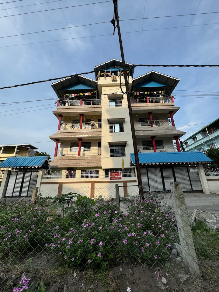 Yonzon Rest House - Siliguri