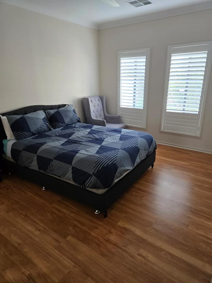 Private Oakland's Park House - Adelaide