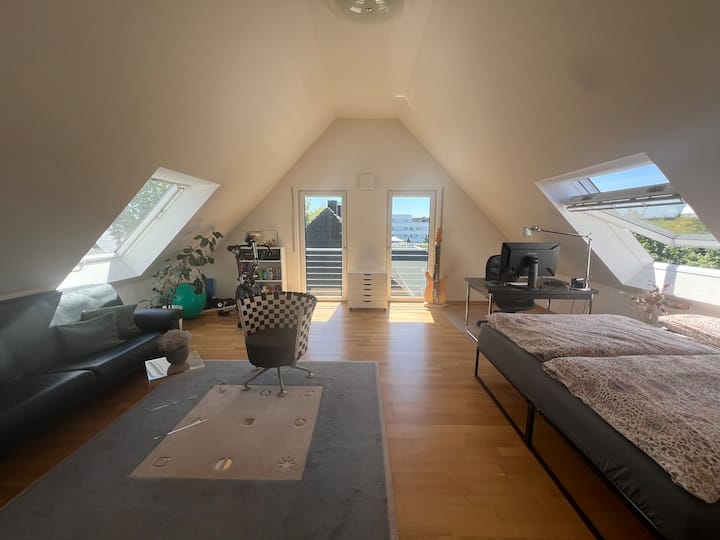 Dachgeschoss Zimmer In Hilden - Düsseldorf