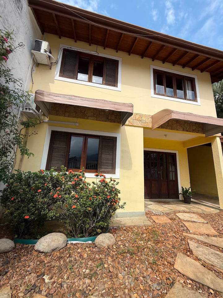Casa Amarela
Aluga Casa Em Ubatuba Para Temporada! - Ubatuba