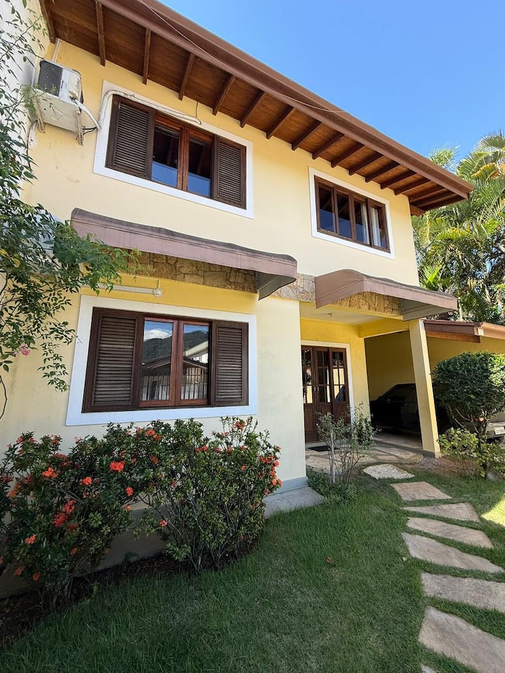 Casa Amarela
Aluga Casa Em Ubatuba Para Temporada! - Ubatuba