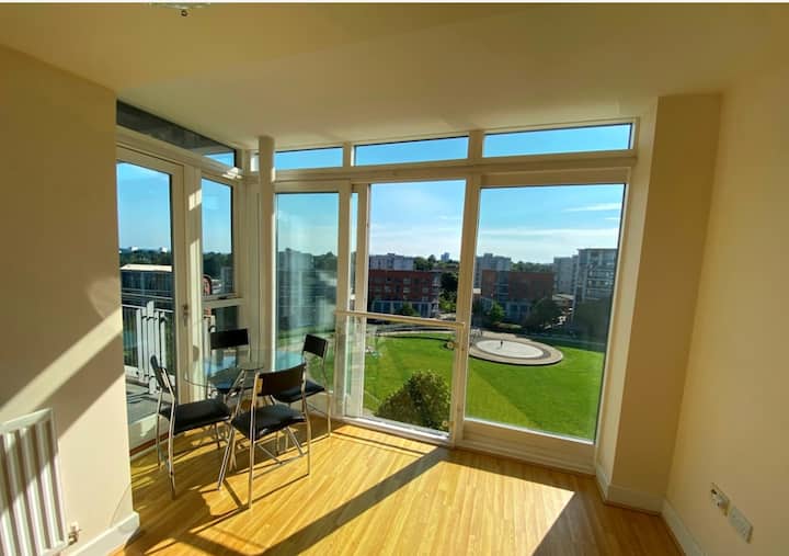 Stunning Central Apt W/parking - Birmingham