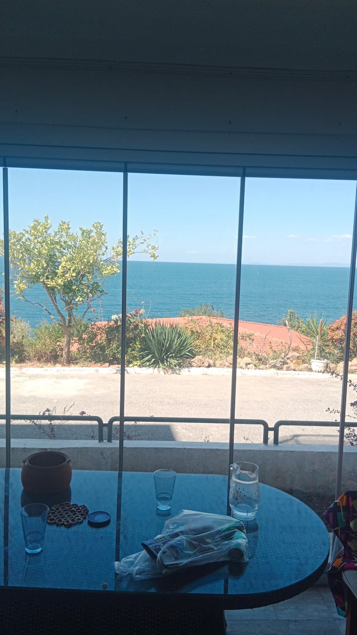 Denize Sıfır Bahçeli Ev - Kuşadası