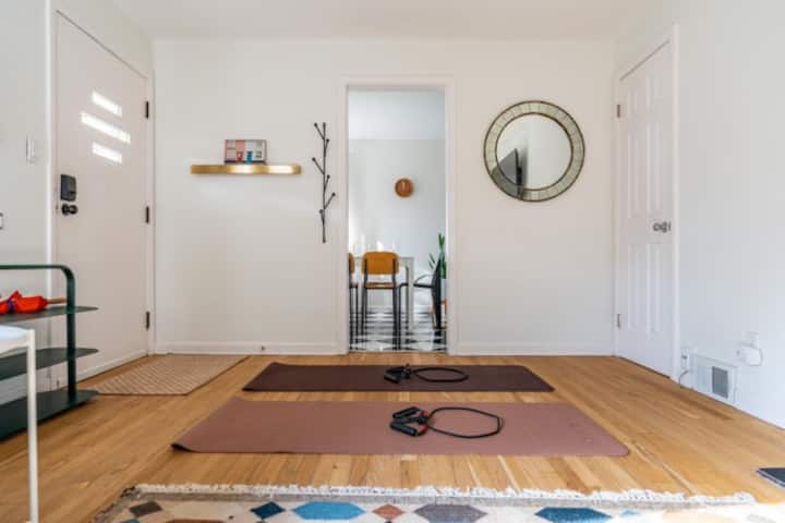 *New Cozy Retreat Near Cvnp & Skiing, Dog-friendly - Boston, OH
