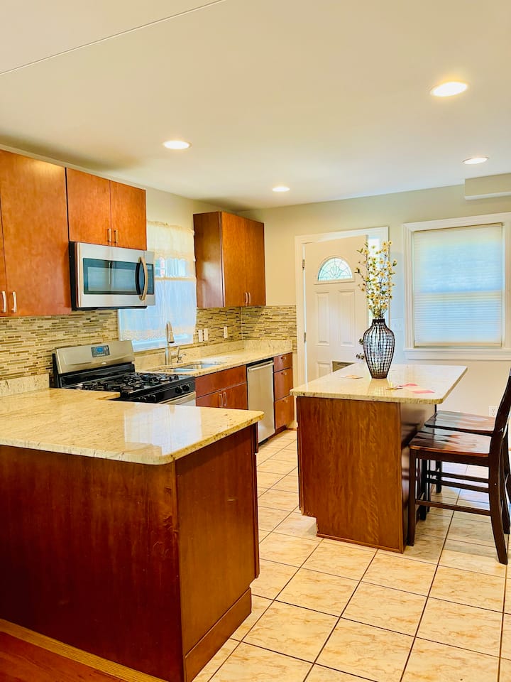Room Lily, A 1st Fl Pvt Room, W/shared Bth - Alexandria, VA
