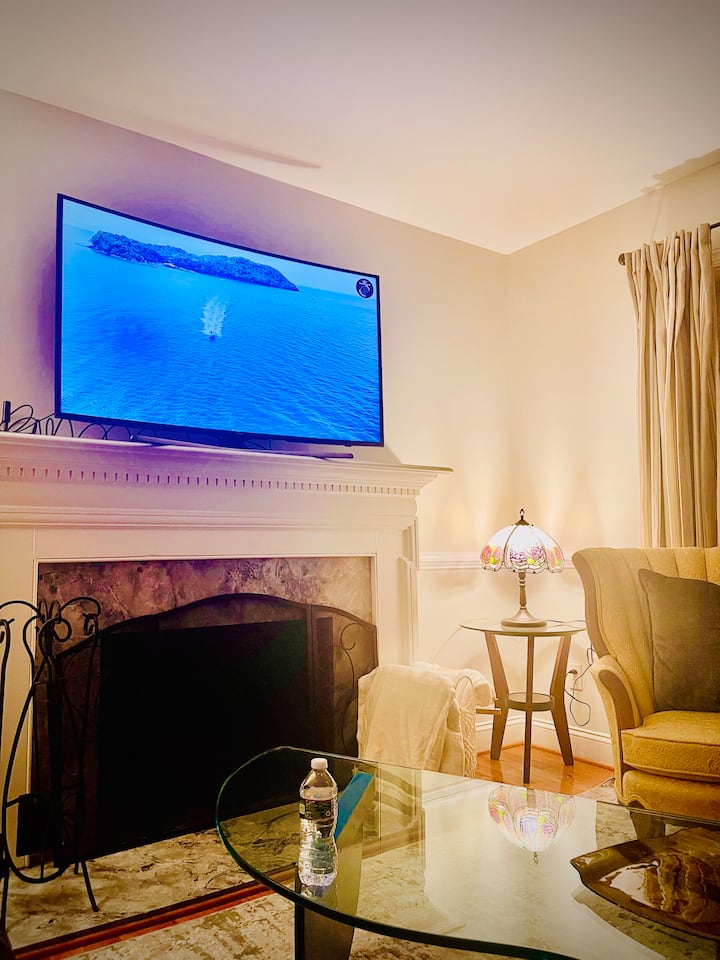 Room Marigold, A 2nd Fl Pvt Room, W/shared Bth - Alexandria, VA
