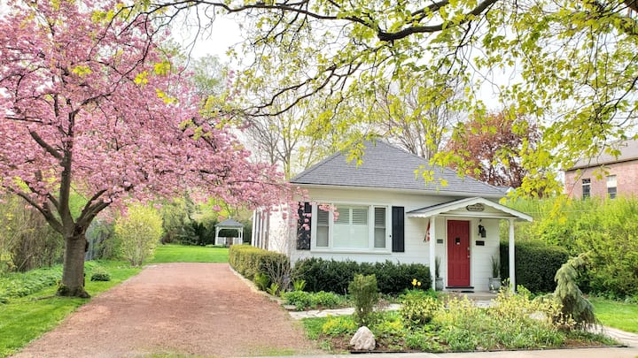 Charming Bungalow In Niagara On The Lake. - Niagara-on-the-Lake