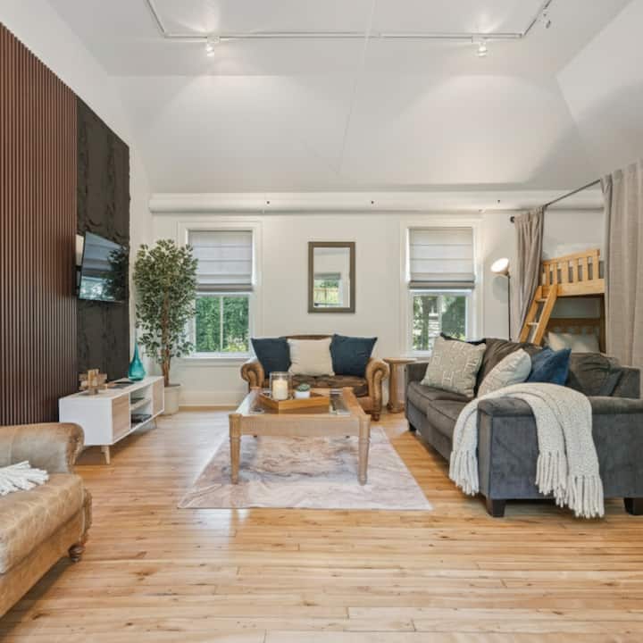 Old Town Bungalow Vacation Home - Niagara-on-the-Lake