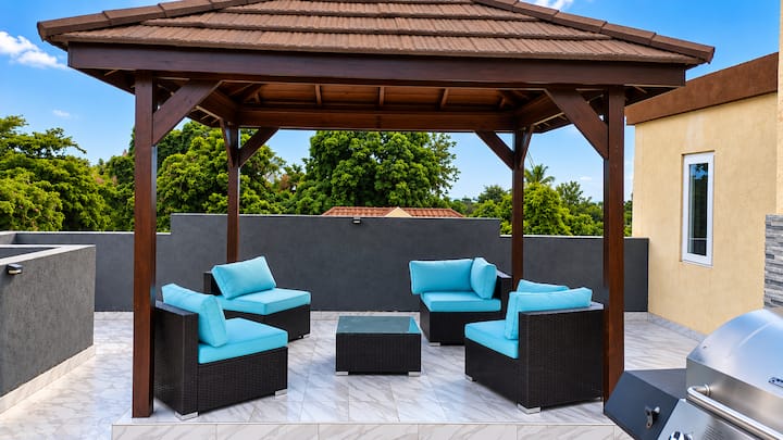 Elegant & Premium 3-bedroom Loft Condo - Jamaica
