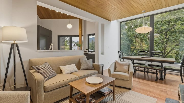 Prime Village Location | Parking | Walk To Lifts - Whistler