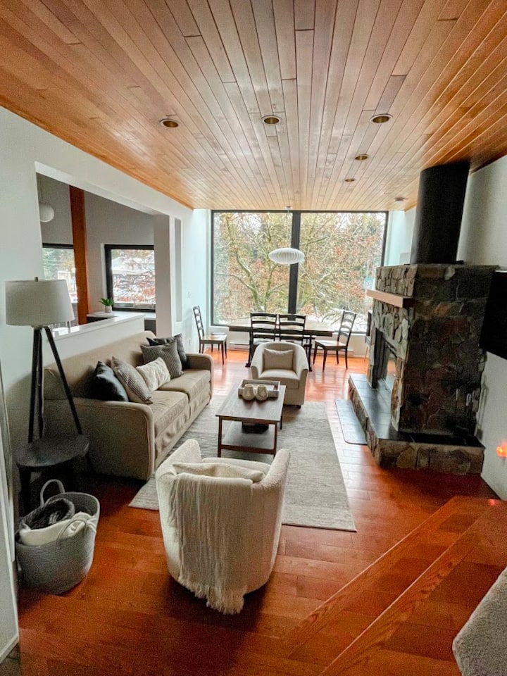 Village Penthouse, Steps To Lifts - 威士拿