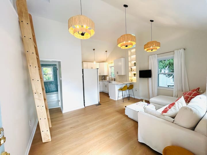 Newly Renovated 2-bed Home Near Metro & Park - Gaithersburg