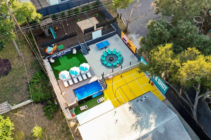 Heated Pool | Sport Court| 3 Mi Downtown|sleeps 18 - Austin