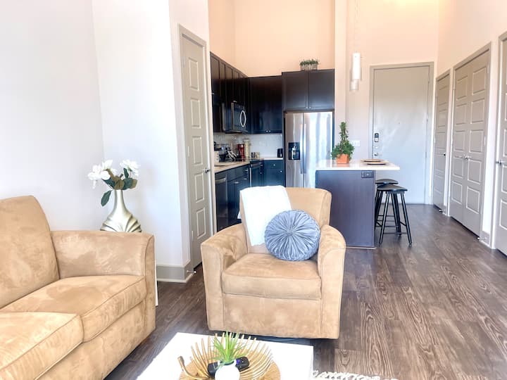 Upscale Hidden Gem. Sunshine Haven. - Frisco, TX