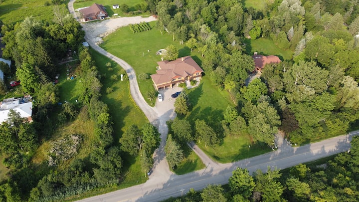 Charming Countryside Retreat - Bolton, ON, Canada