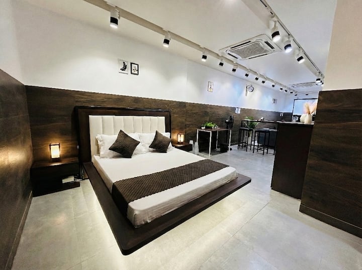 Luxury Studio | Private Home Cinema | Gomti Nagar - Lucknow