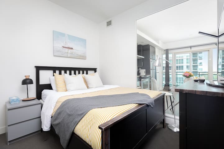 Modern Cozy 1br Condo Near Toronto's Lakefront - Toronto