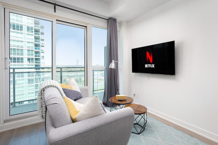 Modern Cozy 1br Condo Near Toronto's Lakefront - Centennial Park