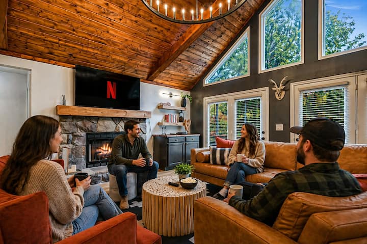 6br Luxe Cabin Sleeps 16 Hot Tub & Pool Table - Massanutten, VA