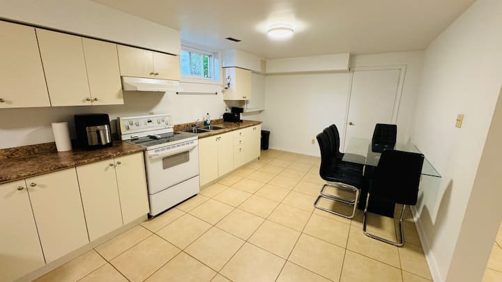 2 Bedroom Basement Apartment - Aurora