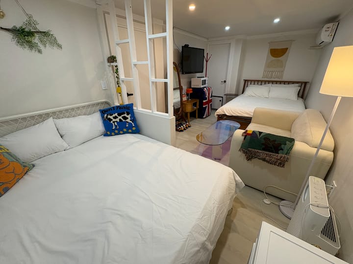 4인실|퀸침대 2개|전용욕실|생필품무료|지하철공항버스 5분/명동·동대문·성수·홍대20~35 - Seoul