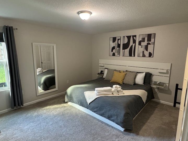 The Cozy Haven Suite: Elegance Meets Comfort - Jacksonville, FL