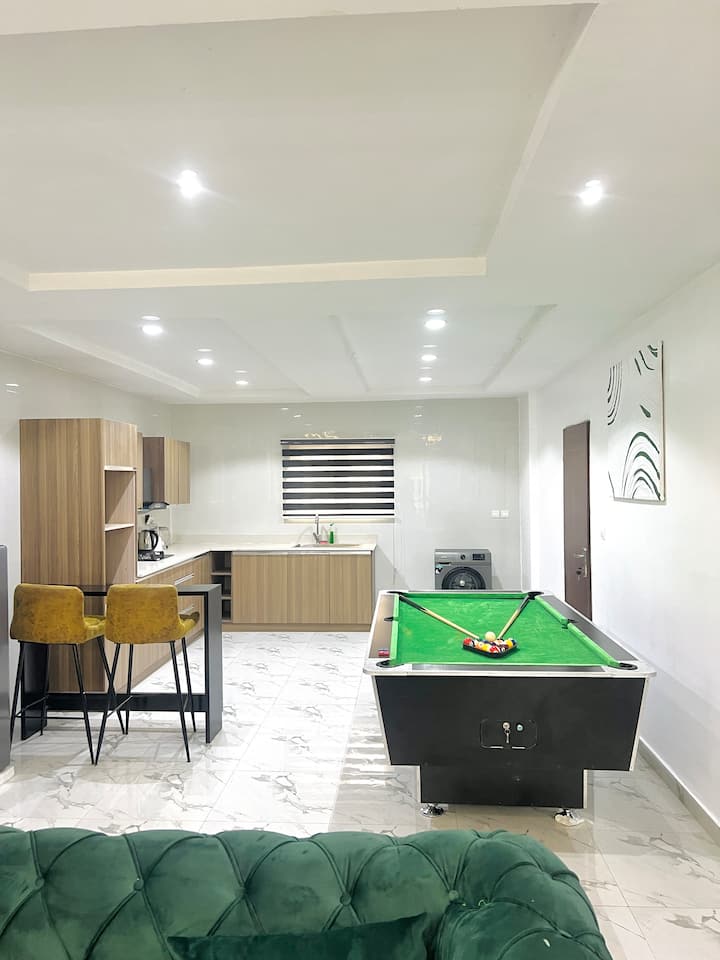 Spacious King-sized 2bed With Private Car In Lekki - Nigeria