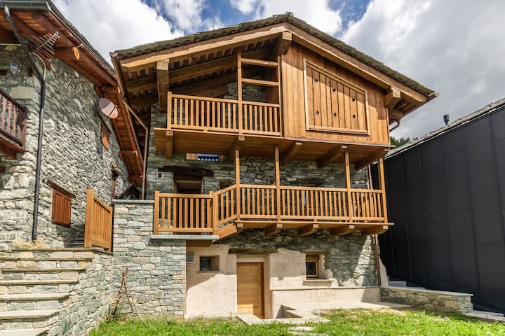 Chalet Pessey | Entire Alpine Retreat With Garden - Valtournenche