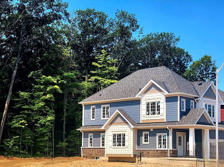 Home 4 Bedrooms 6 Beds 3 Bath Family Friendly - Gravenhurst