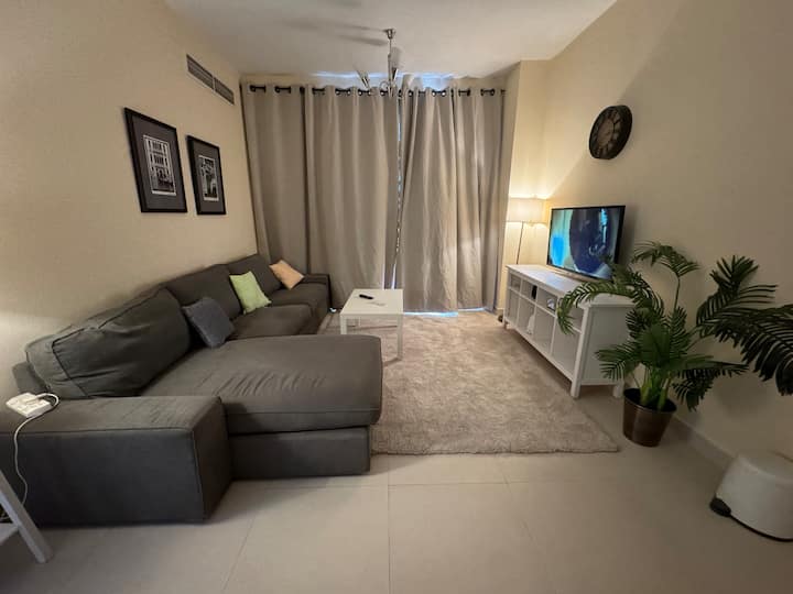 Romantic 1bhk Near Alhemdia Bus Stop - Ajman
