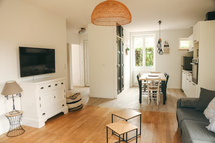Maison En Ville| Karine&flavie|jardin|calme|7 Pers - Mâcon