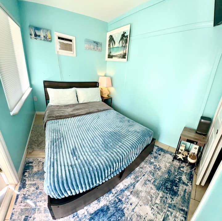 Small Private Gulfport Room - St. Pete Beach, FL