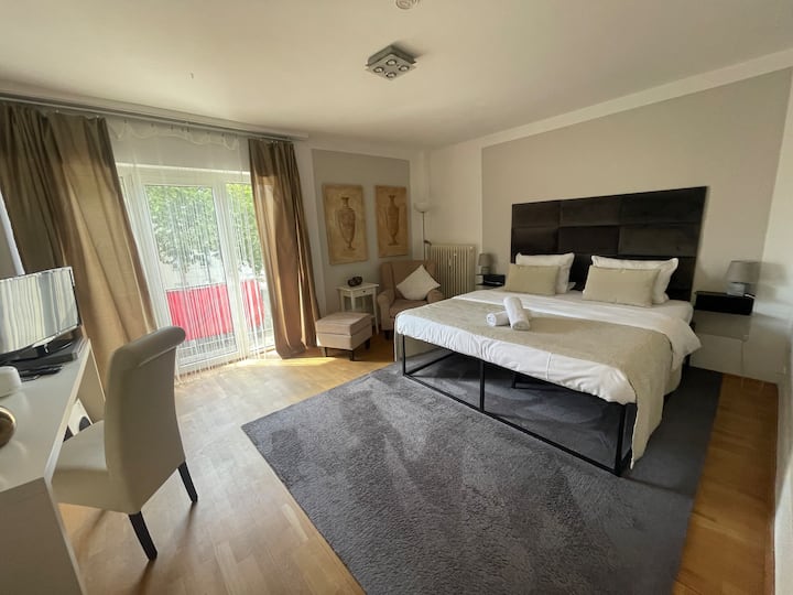 Apartment Center Barbarossaplatz - Cologne