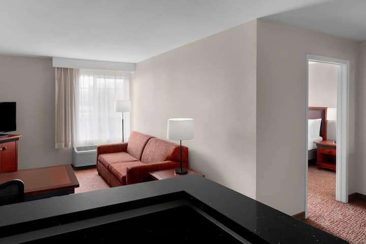 Stay Near Westfield Galleria At Inviting Suite! - Roseville, CA