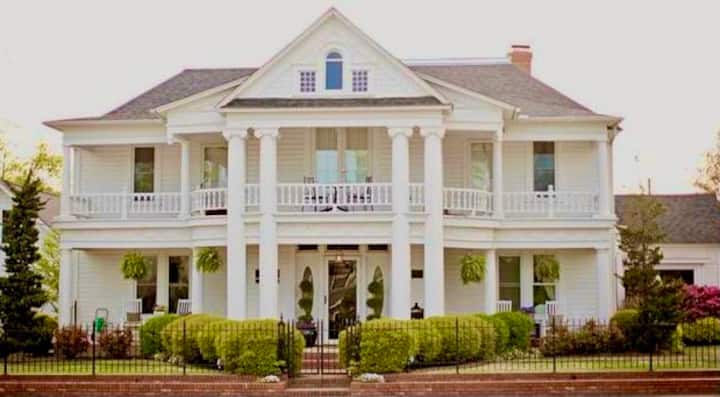 The Farm House - Mena, AR