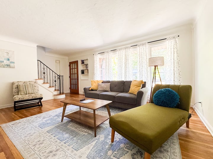 Cle Heights Nature’s Getaway | 2bed1bath | Ac Pets - Cleveland Heights, OH