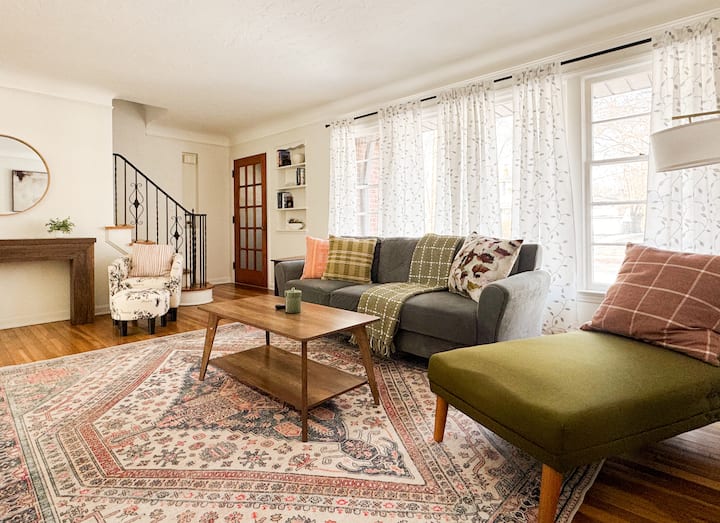 Cle Heights Nature’s Getaway | 2bed1bath | Ac Pets - Shaker Heights, OH