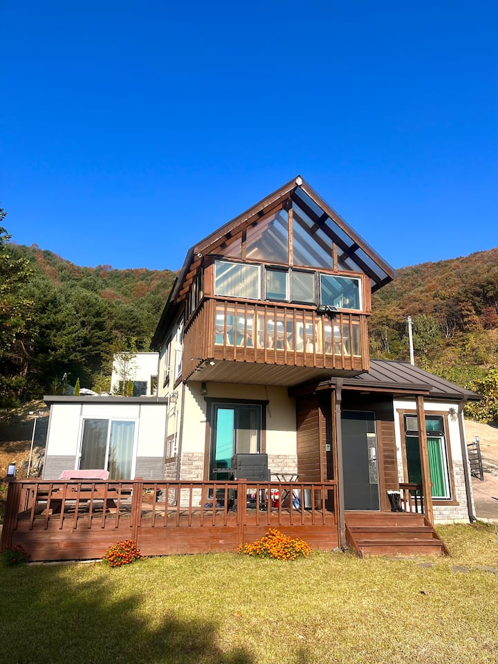 숲 속 여물리
#완벽한독채(1,2층사용)#바베큐오로라불멍#넓은마당#72인치스마트tv#별밤 - 양평군