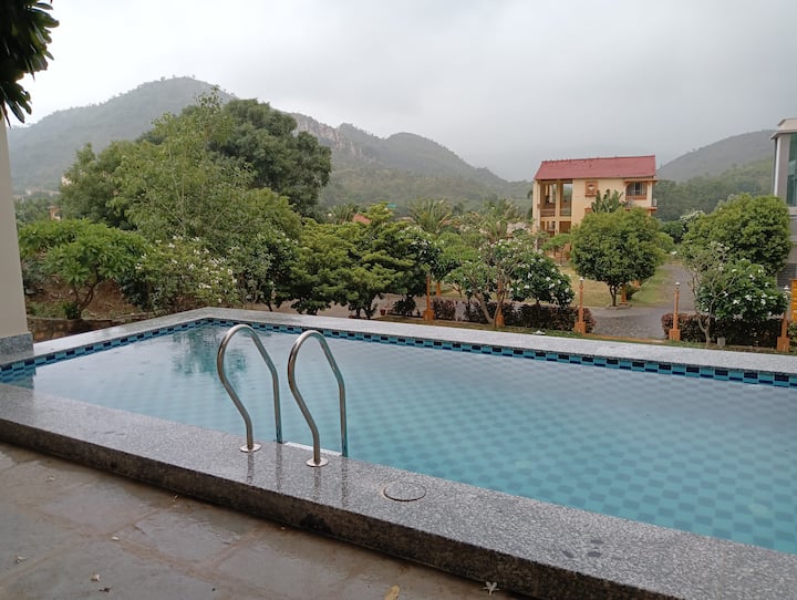 Aurum Aravali Villa 4bh Pvtpool & Resto In Resort - Gujarat